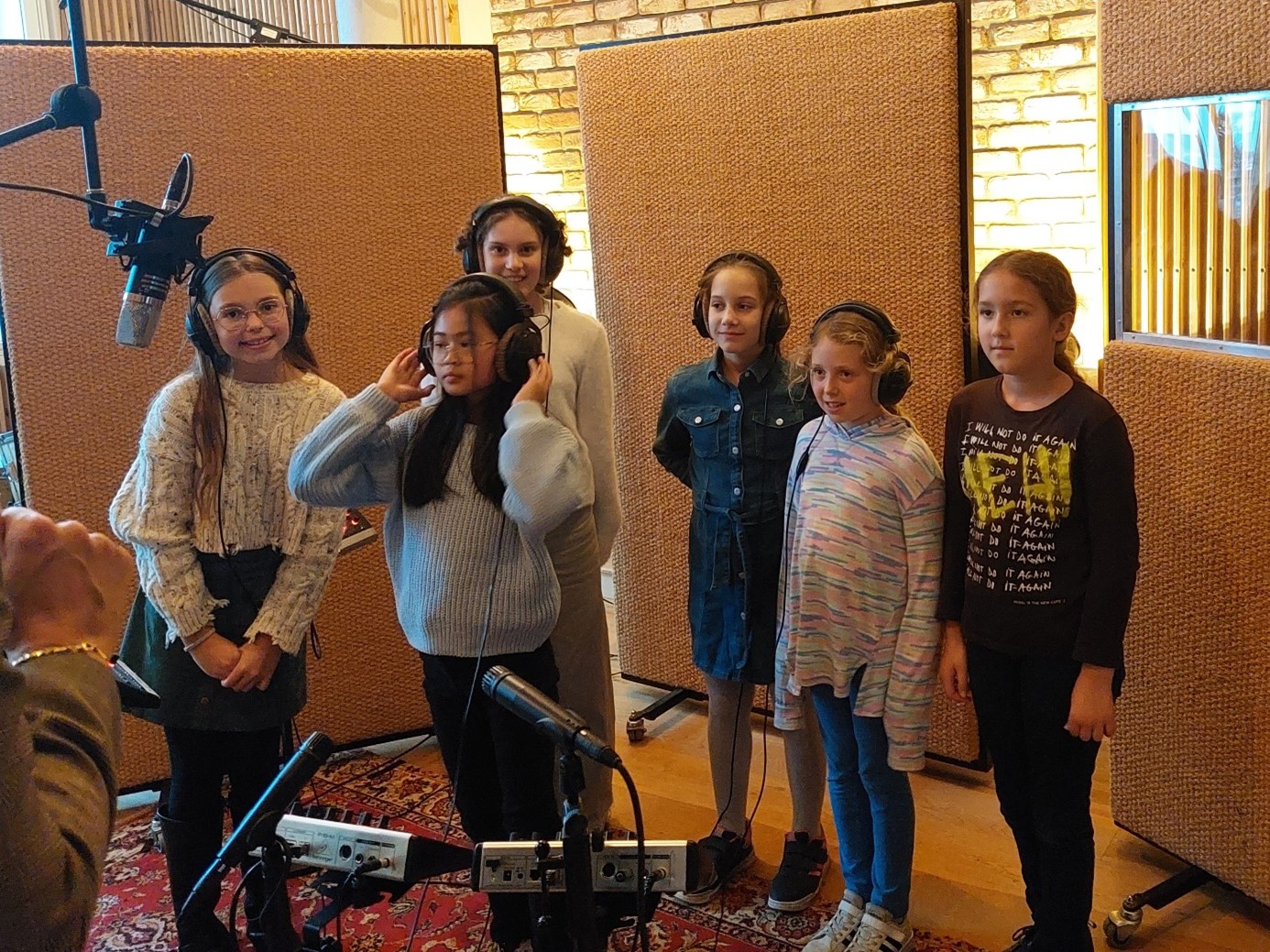 Op de trappen van het stadhuis én in de studio: kinderen basisschool de ...